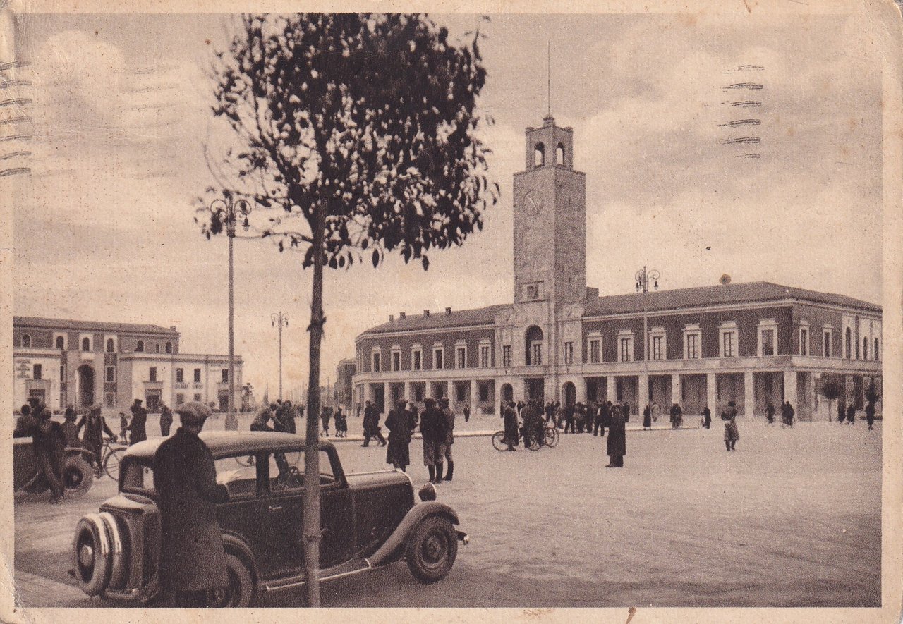 Cartolina Littoria (Latina) - Piazza Littorio. 1941 - Cartolina