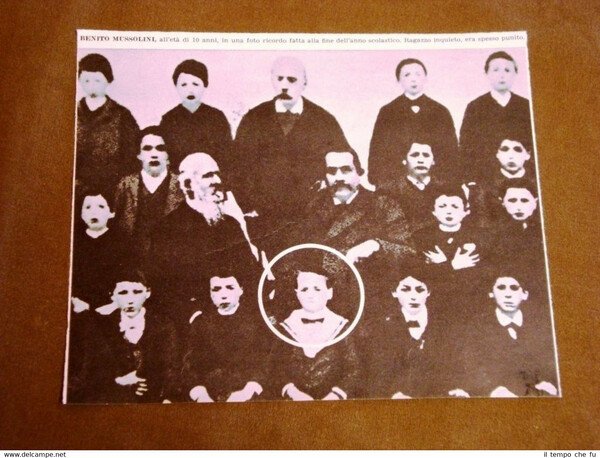 Il Duce Benito Mussolini all'età di 10 anni in una foto ricordo di ...