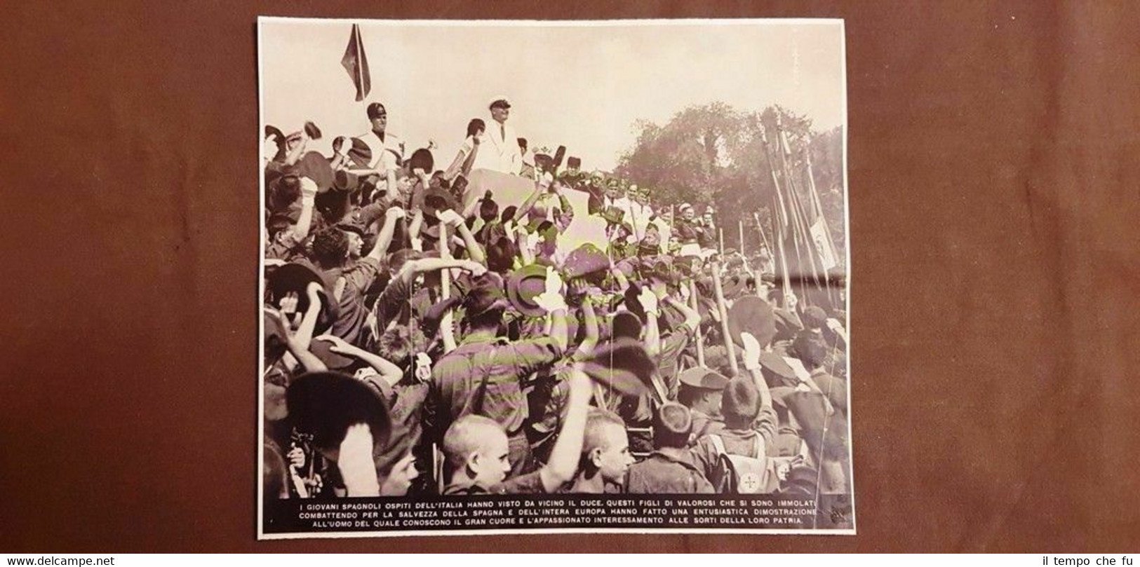 Roma nel 1937 Giovani spangoli acclamano il Duce Benito Mussolini WW2 Guerra - Print