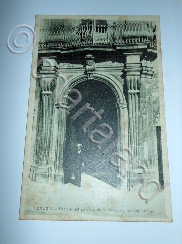 Cartolina Perugia - Portale del palazzo della banca del credito Umbro ...